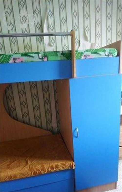 Кровать двухъярусная