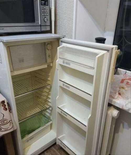 Холодильник Саратов. Б / У. маленький. Рабочий