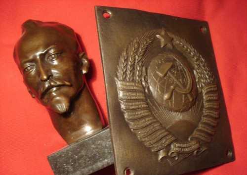 Скульптура Дзержинского и Прямоугольный Герб СССР