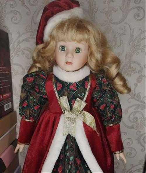 Рождественская фарфоровая кукла