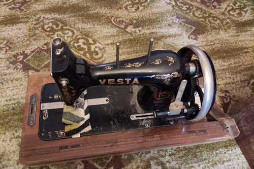 Швейная машинка Vesta (ручная в деревянном коробе)