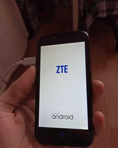 Телефон ZTE Blade Q Lux