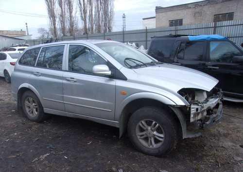 Разбор кайрон. Kyron SSANGYONG битый. SSANGYONG Kyron 2007 в кювете. Разбитый саньенг Кайрон. Авто запчасти кузвные на саньенг Кайрон 2008г дизельный.