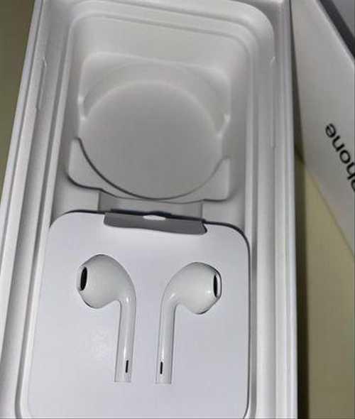 Наушники Apple EarPods с разъемом Lightning
