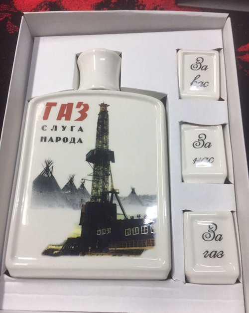 Бутылка с рюмками СССР
