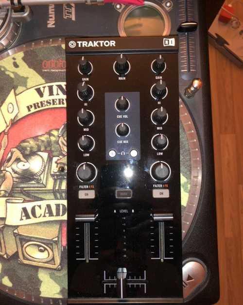 Dj контроллер traktor Z1