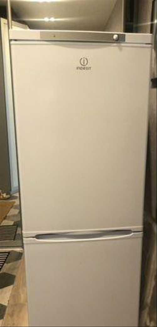 Холодильник Indesit SB1670