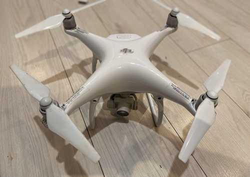 Квадрокоптер DJI Phantom 4