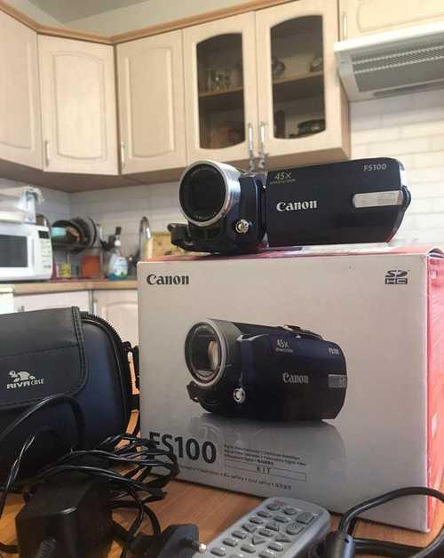 Видеокамера Canon FS100