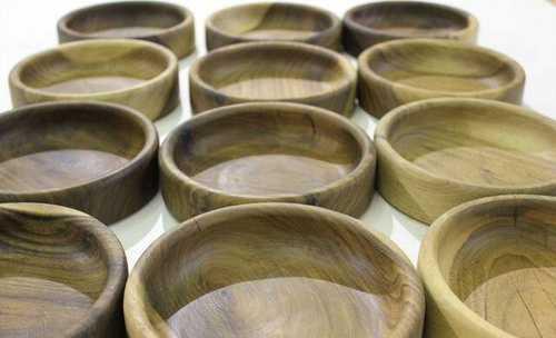 Круглые деревянные тарелки