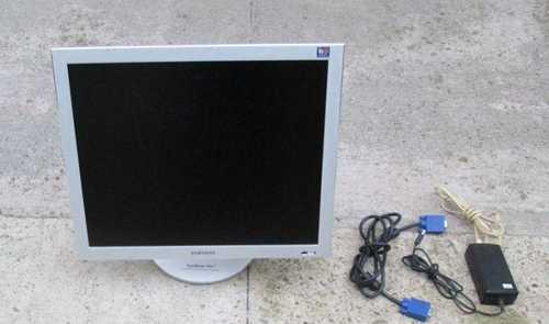 Монитор 19" Samsung SyncMaster 193p белый