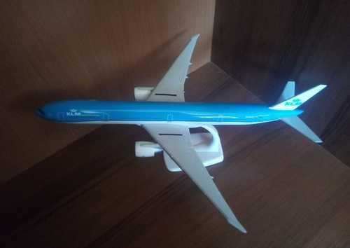 Модель самолета KLM боинг 777 1/200