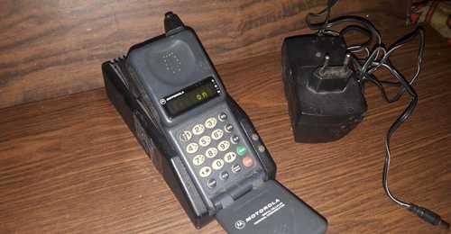 Motorola digital cellular personal communicator