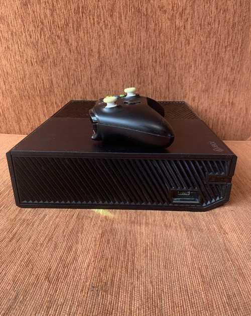Xbox one 1tb + 1 джойстик(цена без игр)