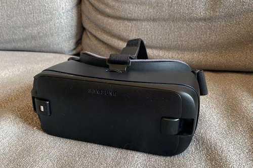 Шлем виртуальной реальности Samsung Gear VR S7