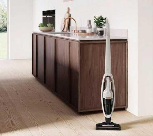 Вертикальный пылесос Electrolux WQ61-44SW