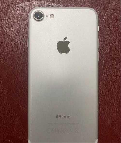 Продаю Apple iPhone 7 32GB белый