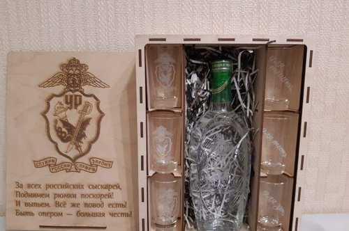 Подарочный набор из рюмок и бутылки с гравировкой