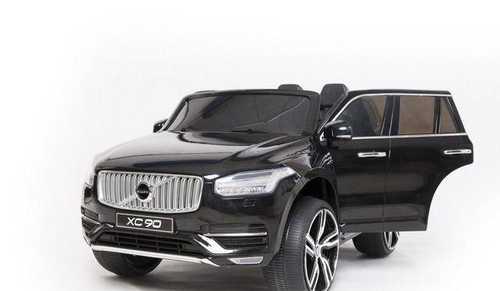 Электромобиль volvo XC90 на пульте управления