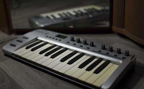 Midi клавиатура M-Audio KeyRig 25