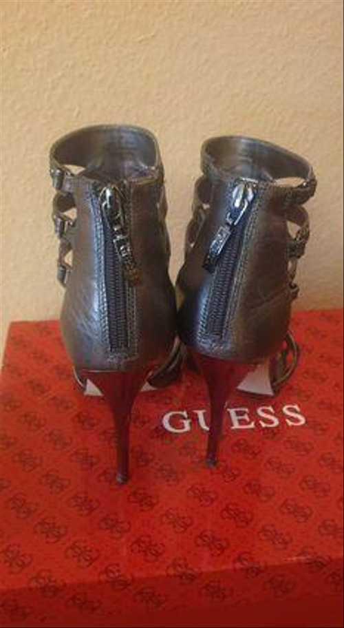 Босоножки женские Guess
