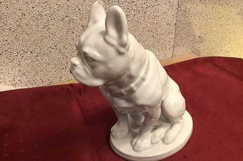 Фарфоровые статуэтка собака