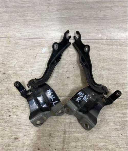 Петля капота Mazda 3 BL 2010
