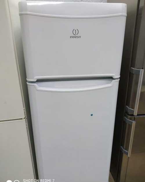 Холодильник indesit T14R,рабочий, двухкамерный,б/у