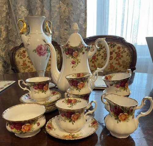 Сервиз кофейный Royal Albert Old Country Roses