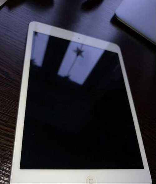 iPad mini 1, 16 GB в отличном состоянии, чехлы в п