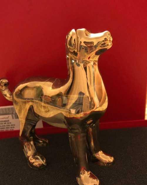Скульптура желтой собаки baccarat