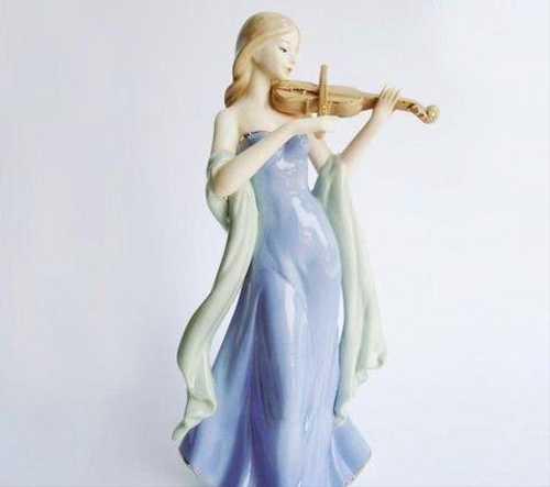 Фарфоровая статуэтка Девушка со скрипкой новая