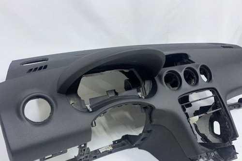 Торпеда Peugeot 408