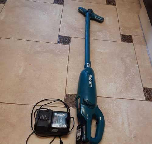 Пылесос аккумуляторный Makita CL106FD