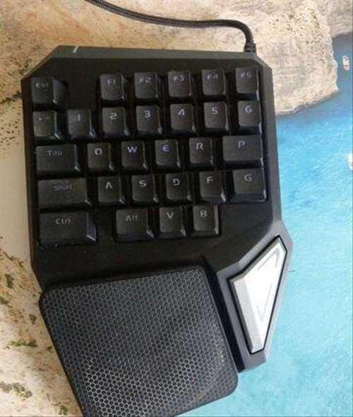 Проводная игровая клавиатура с одной рукой Delux T