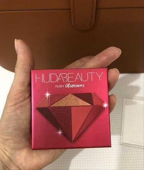 Палетка теней huda beauty