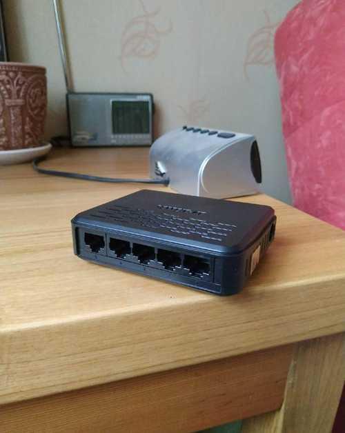 Маршрутизатор D-Link 5-port 10/100 Desktop Switch