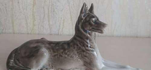 Фарфоровая статуэтка собака лфз СССР