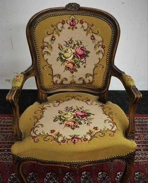 Антикварное гобеленовое кресло Людовика XV