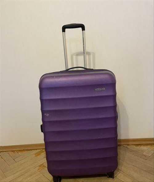 Чемодан на колесах а American Tourister