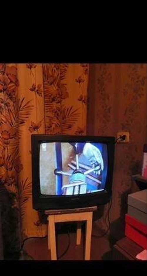 Телевизор Самсунг с пультом