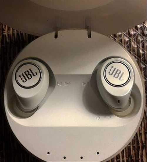 Беспроводные наушники JBL free X