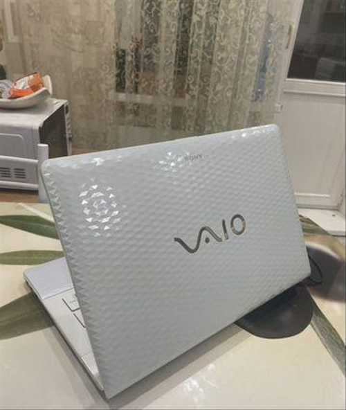 Большой Sony Vaio 17 Intel/2.2ghz/4/500/1gb/17.3"