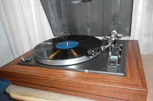 Проигрыватель винила Akai AP-004D