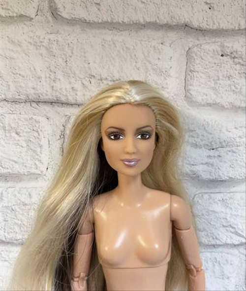 Кукла Barbie Шакира на теле йоги