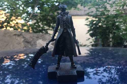 Фигурка охотника из игры Bloodborne