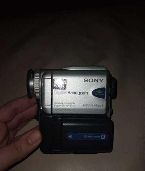 Видеокамера Sony DCR-PC101E