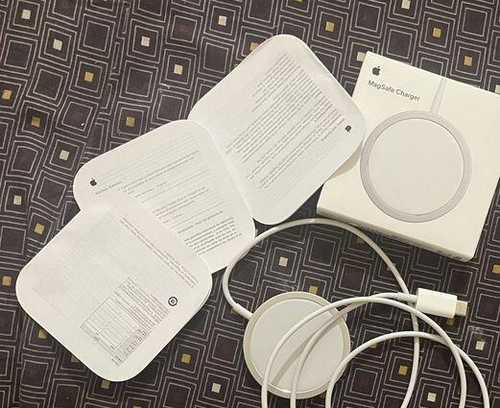 Оригинальная беспроводная зарядка Apple