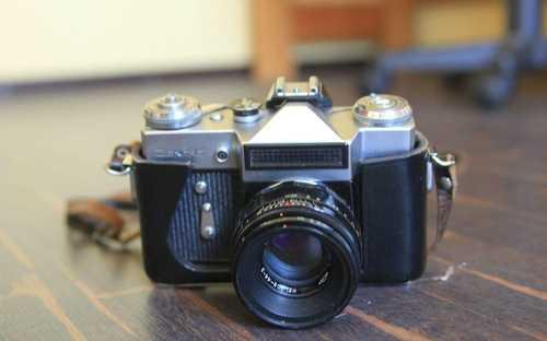 Фотоаппарат Зенит-Е со стильным кожаным кофром