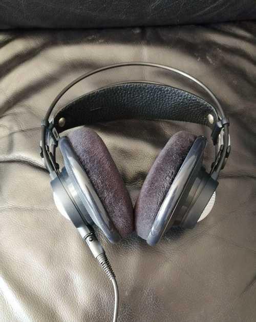 AKG K702